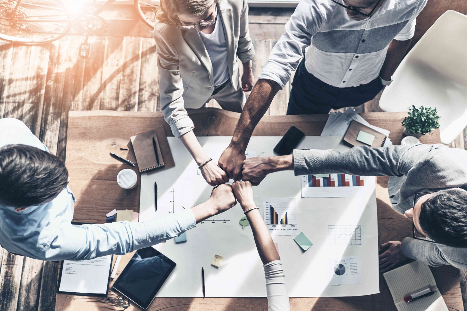 Des réunions courtes & efficaces : stand-up meeting – UP & DESK